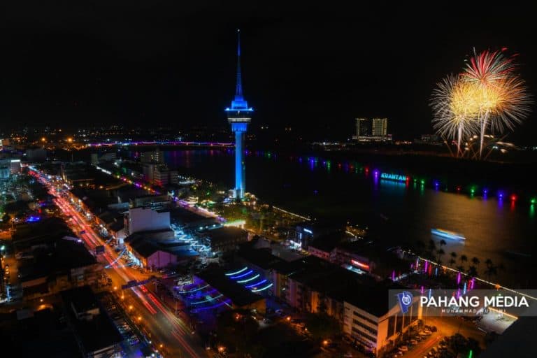 AGONG BERKENAN RASMI MENARA KUANTAN 188 DAN JAMBATAN PUTRA - Pahang Media