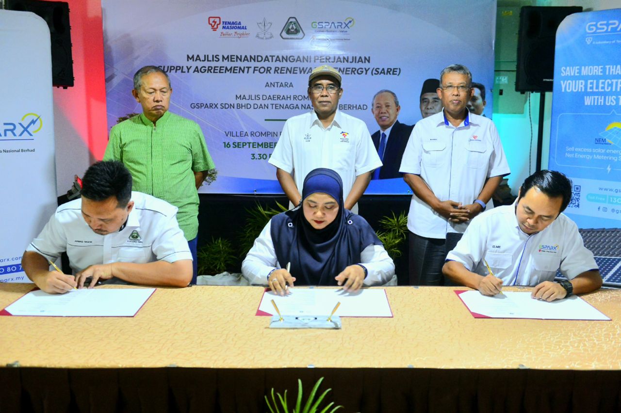 MAJLIS DAERAH ROMPIN PBT PERTAMA DI PAHANG APLIKASI TENAGA SOLAR ...