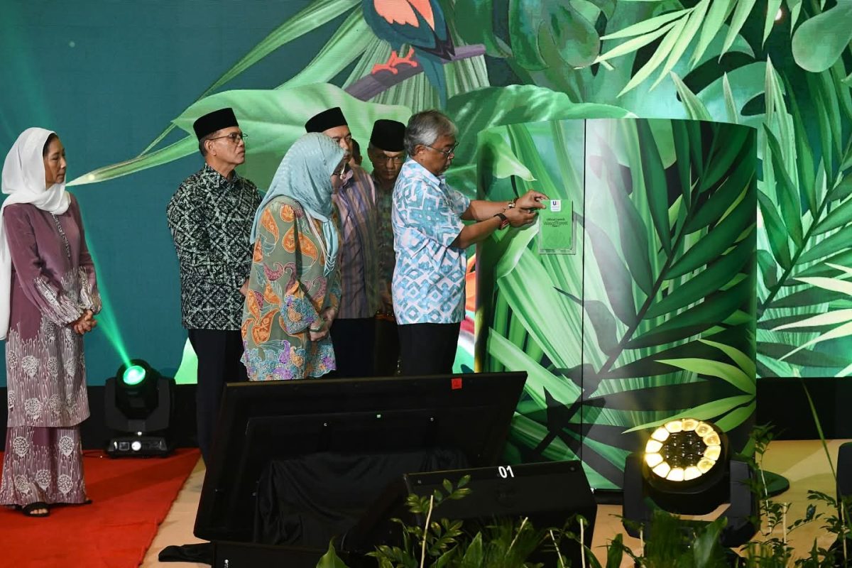 KDPB SULTAN PAHANG DAN KDPB TENGKU AMPUAN PAHANG BERKENAN BERANGKAT SEMPURNAKAN MAJLIS ...